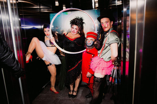 Peter im Club Noho - Brownbill GmbH